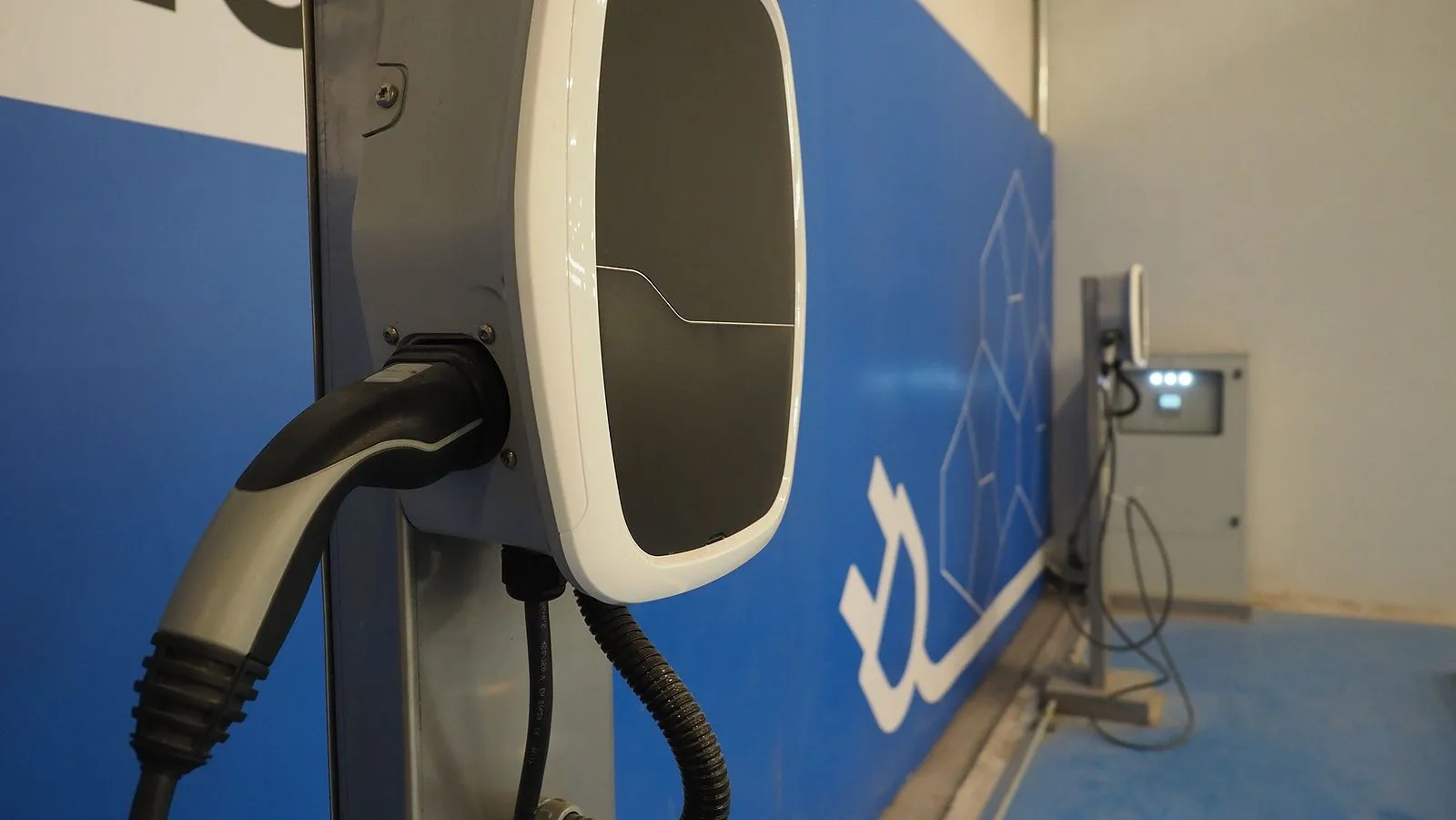 Survey Highlights EV Charger Maintenance Challenge | Erudite Training